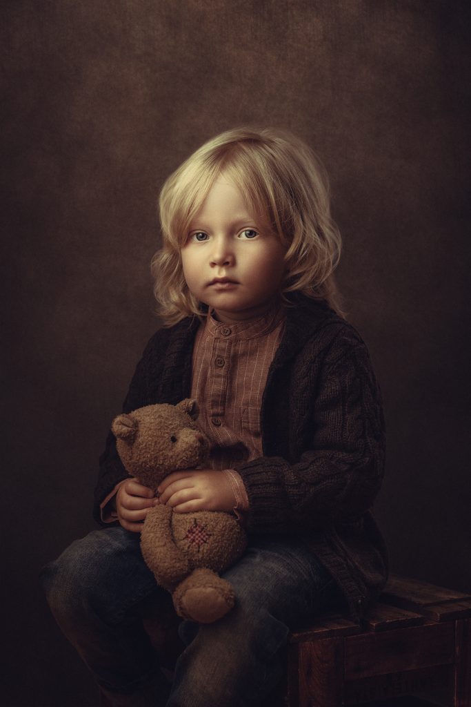 A Boy with Teddy piamariarautio - Pia Maria Rautio